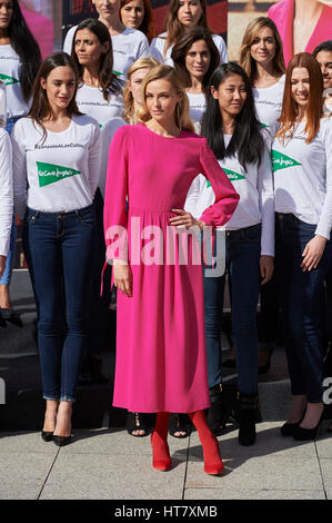 Model Valentina Zelyaeva presents " Ya es primavera " campaign ...