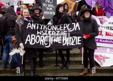 Brussels, Belgium. 08th Mar, 2017. Polish women, feminists and ...