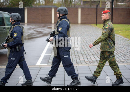Saarbruecken, Germany. 08th Mar, 2017. Police officers from the special ...