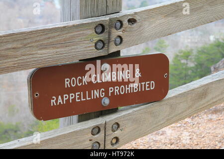 Rock Climbing and Rappelling Prohibited Sign Stock Photo - Alamy