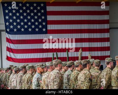 Illesheim, Germany. 9th Mar, 2017. US soldiers walk past a Boeing CH-47 ...