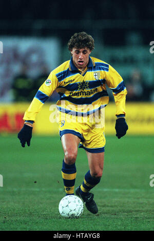 HERNAN CRESPO PARMA FC 07 February 1999 Stock Photo - Alamy