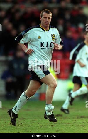 STEVE CLARIDGE PORTSMOUTH FC 03 January 1999 Stock Photo - Alamy