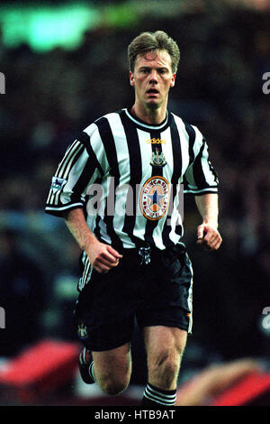 WARREN BARTON NEWCASTLE UNITED FC 09 December 1998 Stock Photo - Alamy