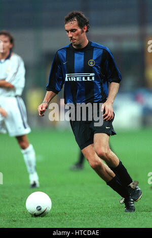 LAURENT BLANC INTER MILAN FC 01 August 1999 Stock Photo - Alamy