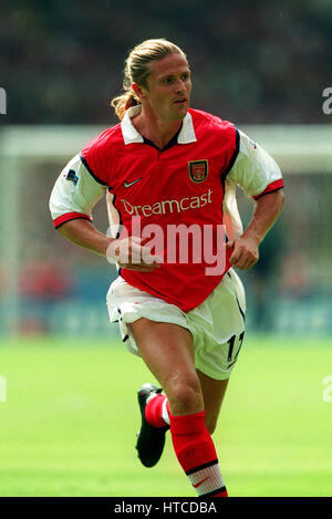 EMMANUEL PETIT ARSENAL FC 01 August 1999 Stock Photo - Alamy
