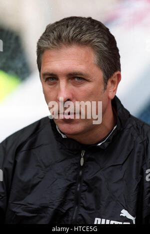 COLIN LEE WOLVERHAMPTON FC MANAGER 08 August 1999 Stock Photo - Alamy