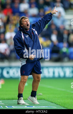 COLIN TODD BOLTON WANDERERS FC MANAGER 14 August 1999 Stock Photo - Alamy