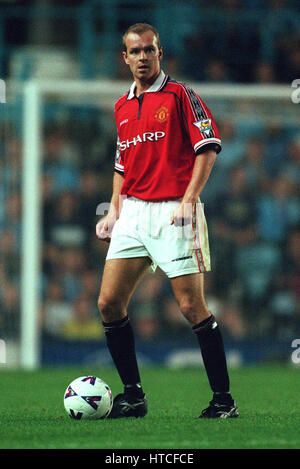 HENNING BERG MANCHESTER UNITED FC 25 March 2000 Stock Photo - Alamy