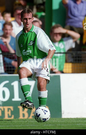 DEREK COLLINS HIBERNIAN FC 28 August 1999 Stock Photo - Alamy