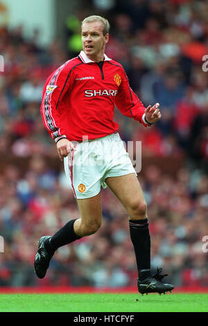 HENNING BERG MANCHESTER UNITED FC 23 August 1997 Stock Photo - Alamy