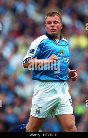 ANDY MORRISON MANCHESTER CITY FC 08 August 1999 Stock Photo - Alamy