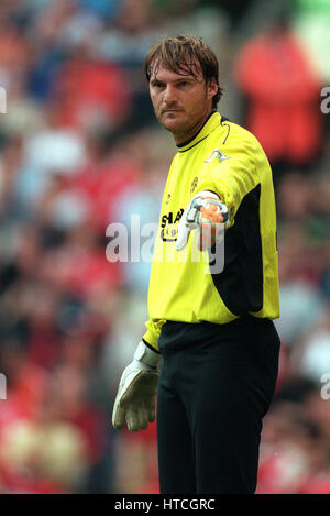 MASSIMO TAIBI MANCHESTER UNITED FC 11 September 1999 Stock Photo - Alamy