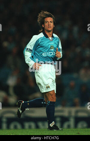 IAN BISHOP MANCHESTER CITY FC 16 January 2000 Stock Photo - Alamy