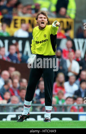 MASSIMO TAIBI MANCHESTER UNITED FC 16 September 1999 Stock Photo - Alamy