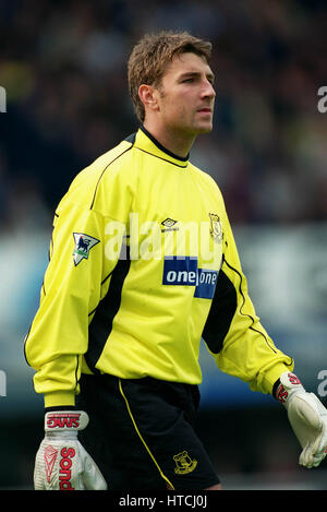 PAUL GERRARD EVERTON FC 01 October 1999 Stock Photo - Alamy