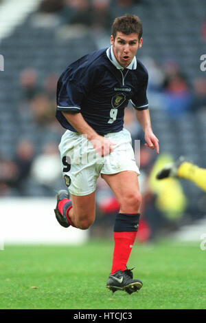 MARK BURCHILL SCOTLAND & GLASGOW CELTIC FC 09 October 1999 Stock Photo ...