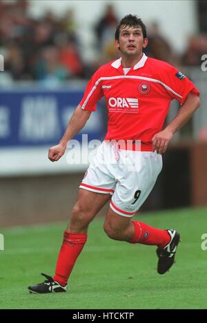 NEIL SHIPPERLEY BARNSLEY FC 10 November 1999 Stock Photo - Alamy