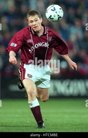 GARY NAYSMITH HEART OF MIDLOTHIAN FC 17 August 1998 Stock Photo - Alamy