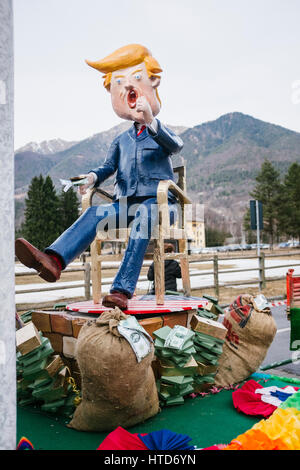 Carnival wagon Representative Donald Trump Stock Photo - Alamy