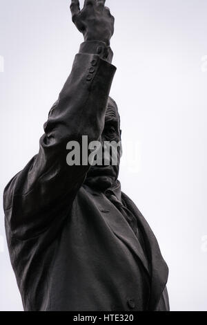 Edward Carson statue in the grounds of Stormont Estate Stock Photo - Alamy
