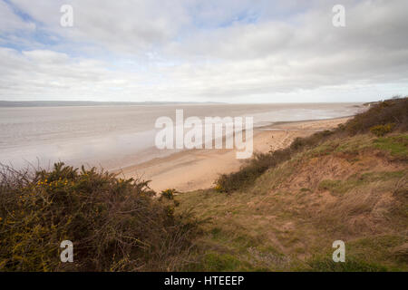 Across the Dee estuary from the the cliff top at Thurstaston, Wirral ...