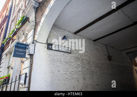 French Ordinary Court is a small street underneath Lloyds Club. This is ...