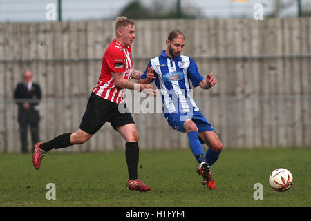 Teddy Nesbitt of Hornchurch and Gareth Price of Ware during Ware vs AFC ...