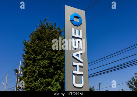 A JPMorgan Chase bank branch sign seen in Chinese and English in ...