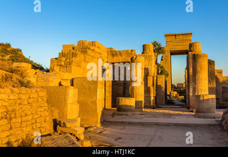 Columns of the Festival Hall of Thutmose III in the Karnak Temple ...