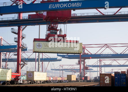 Hamburg, Germany. 15th Feb, 2017. German logistics company Eurokombi ...