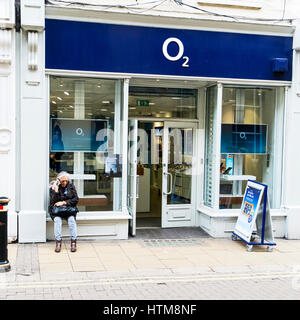 O2 mobile phone shop on Princes Street Edinburgh Scotland UK Stock ...