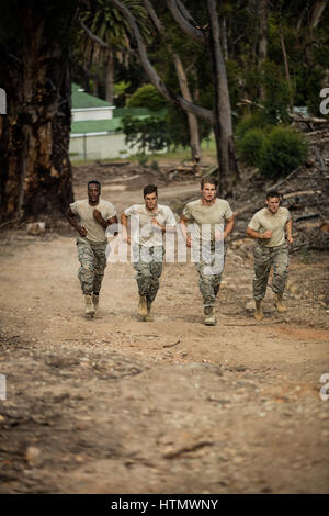 Soldiers running in boot camp Stock Photo - Alamy