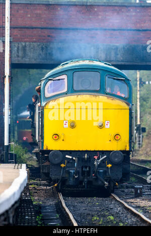 Class 45 diesel electric locomotive 45041 Royal Tank Regiment arrives ...