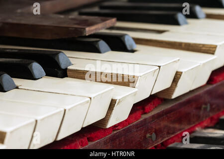 Detail of old, damaged and dusty organ keys Stock Photo - Alamy