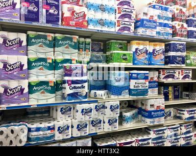 Toilet paper isle Stock Photo - Alamy