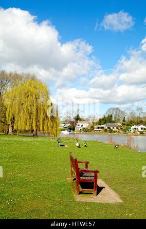 River Thames at Runnymede Pleasure Ground, Runnymede, Surrey, England ...
