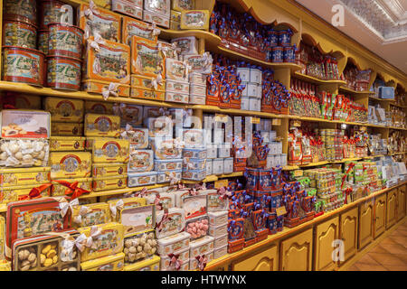 Traditional Candy shop, Gothic Quarter, Barcelona, Catalonia, Spain ...