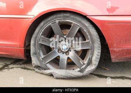 kerbing curbing damage to alloy wheels Stock Photo - Alamy