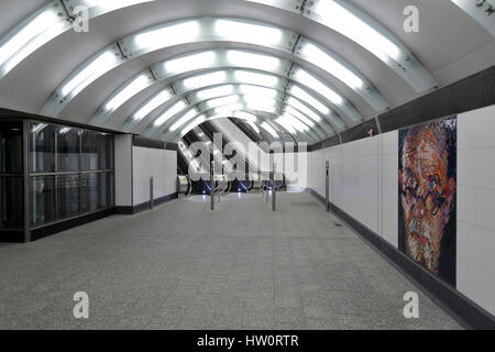 Portrait of a New York City MTA bus driver in front of his bus Stock Photo - Alamy