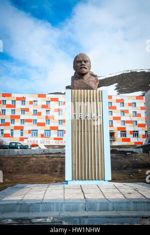 Statue of Lenin in Barentsburg, Spitsbergen, Svalbard Stock Photo - Alamy