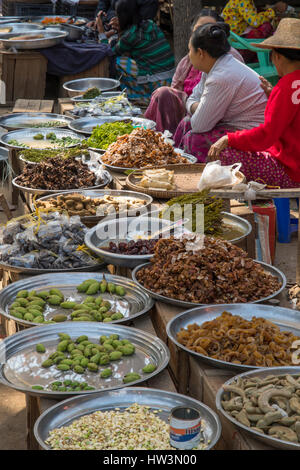 Market at Minhla, Myanmar Stock Photo - Alamy
