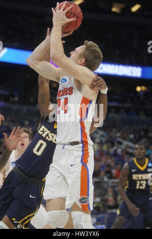 Florida guard Canyon Barry (24) shoots next to Auburn forward Anfernee ...