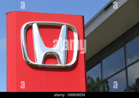Honda dealership sign in front of the showroom Stock Photo - Alamy