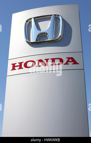 The Honda car Logo with the blue sky background Stock Photo - Alamy