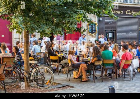 France, Gironde, Bordeaux, Sainte Colombe street, night street scene ...