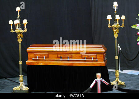 Mourners view the casket of singer Ray Charles at the Los Angeles ...