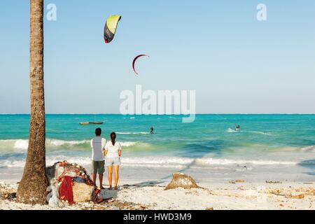 Tanzania, Zanzibar, Jambiani, practicing sports kite surd in the ...