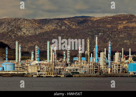 The Norwegian Statoil-Hydro Oil Refinery at KÂrst¯, Rogaland Stock ...