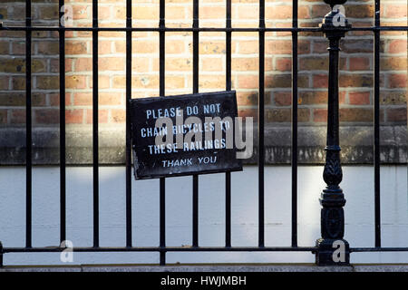 Do Not Chain Bicycles to Railings Sign in City of London, Britain Stock ...